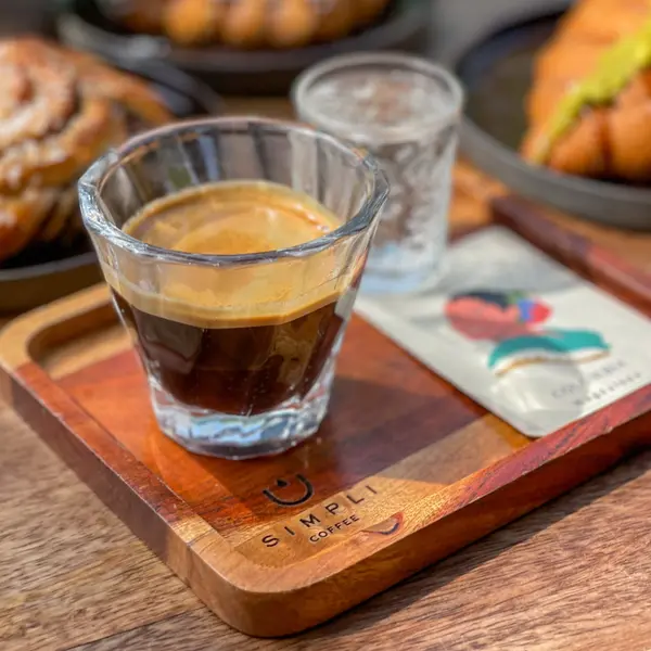 Cafés, lattes e filtrados. cardápio do simpli coffee - lisboa ...